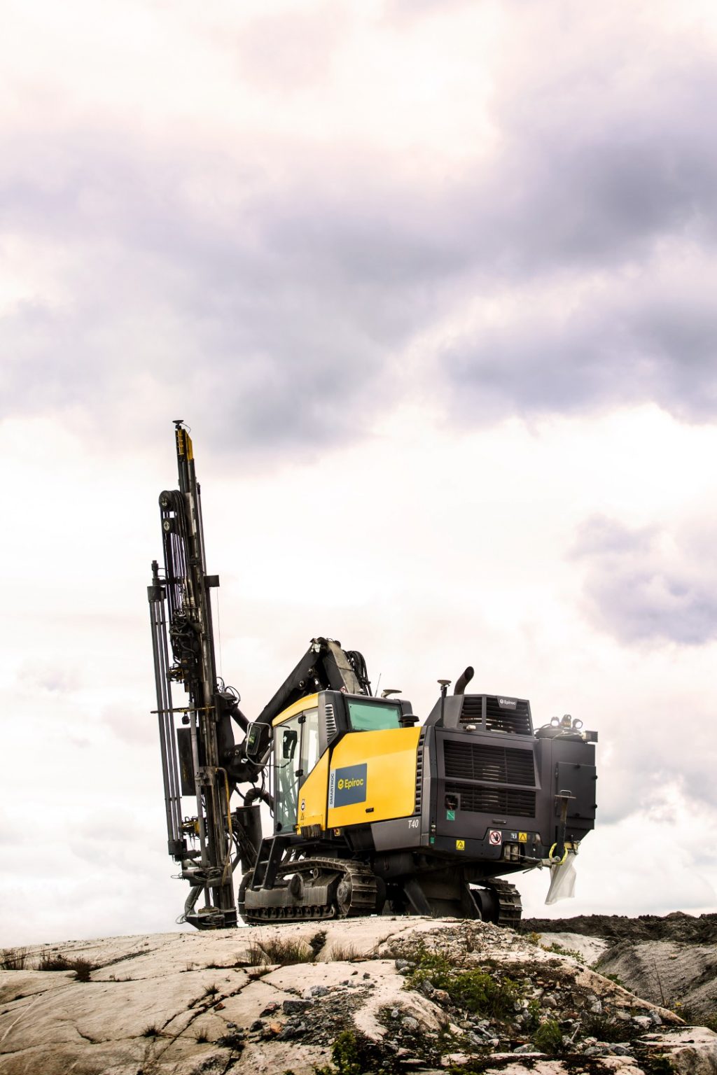 Epiroc SmartROC T40-11 - Surface drill rig for quarrying and ...