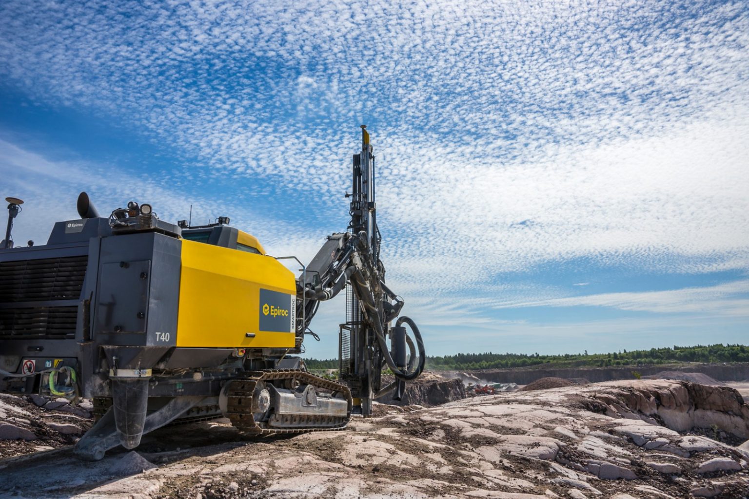 Epiroc SmartROC T40-11 - Surface drill rig for quarrying and ...