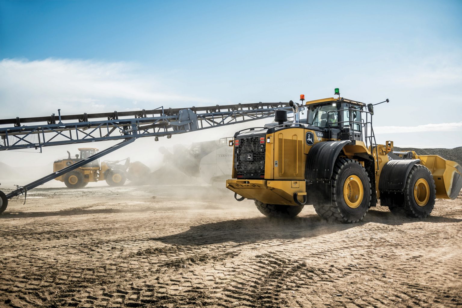 RDO - Above and beyond with John Deere's P-tier loaders - Sand & Stone